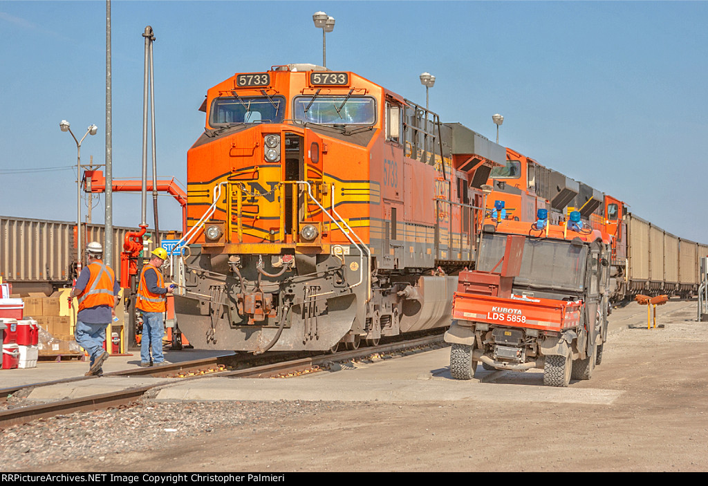 BNSF 5733